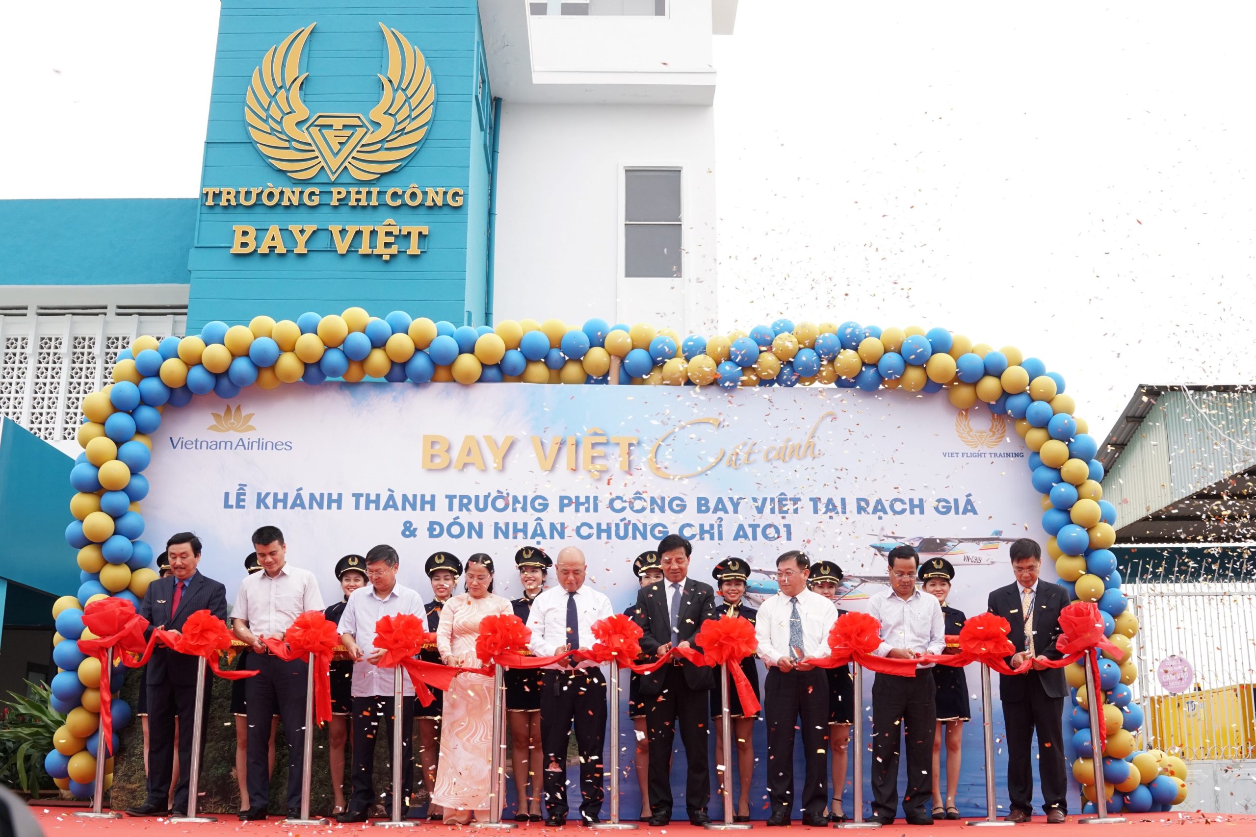 Vietnam Airlines and Bay Viet received ATO1 and inaugurated the Flight ...