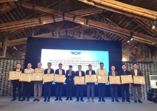 VNA nhận bằng khen của Cục HKVN về đảm bảo an toàn khai thác trong cao ...