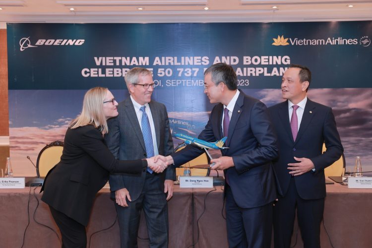 Vietnam Airlines signed a memorandum of understanding with Boeing to ...
