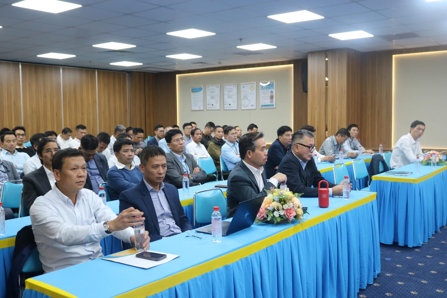 VAECO: Đột phá tư duy – Mạnh mẽ hành động – Vững cánh vươn xa – Spirit ...