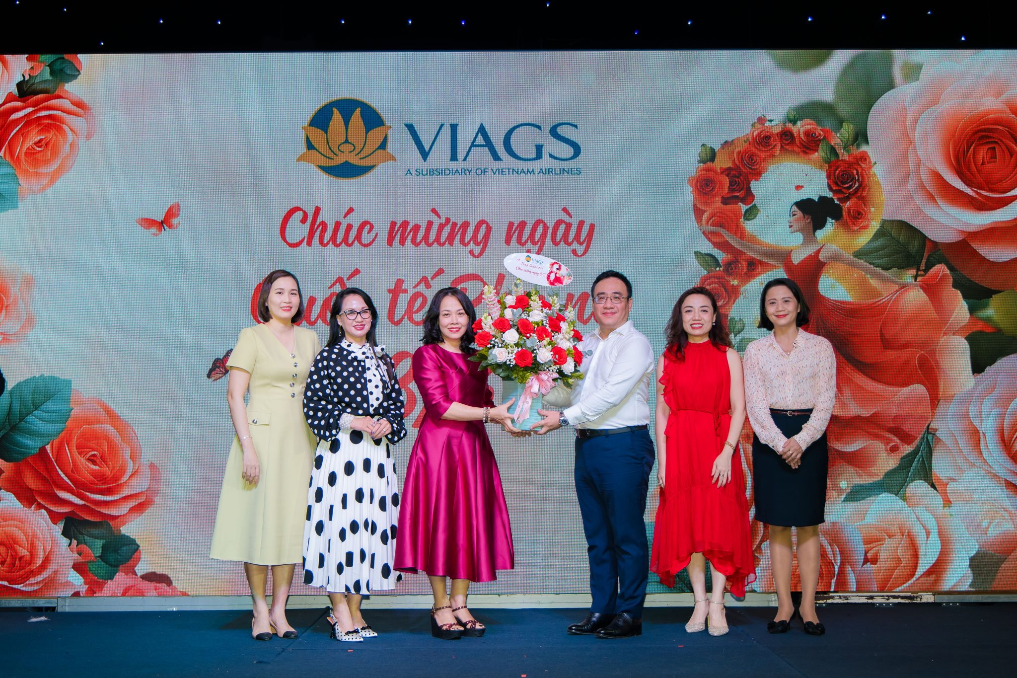 Nghìn đoá hồng VIAGS lan toả yêu thương trong ngày Quốc tế phụ nữ – Spirit Vietnam Airlines