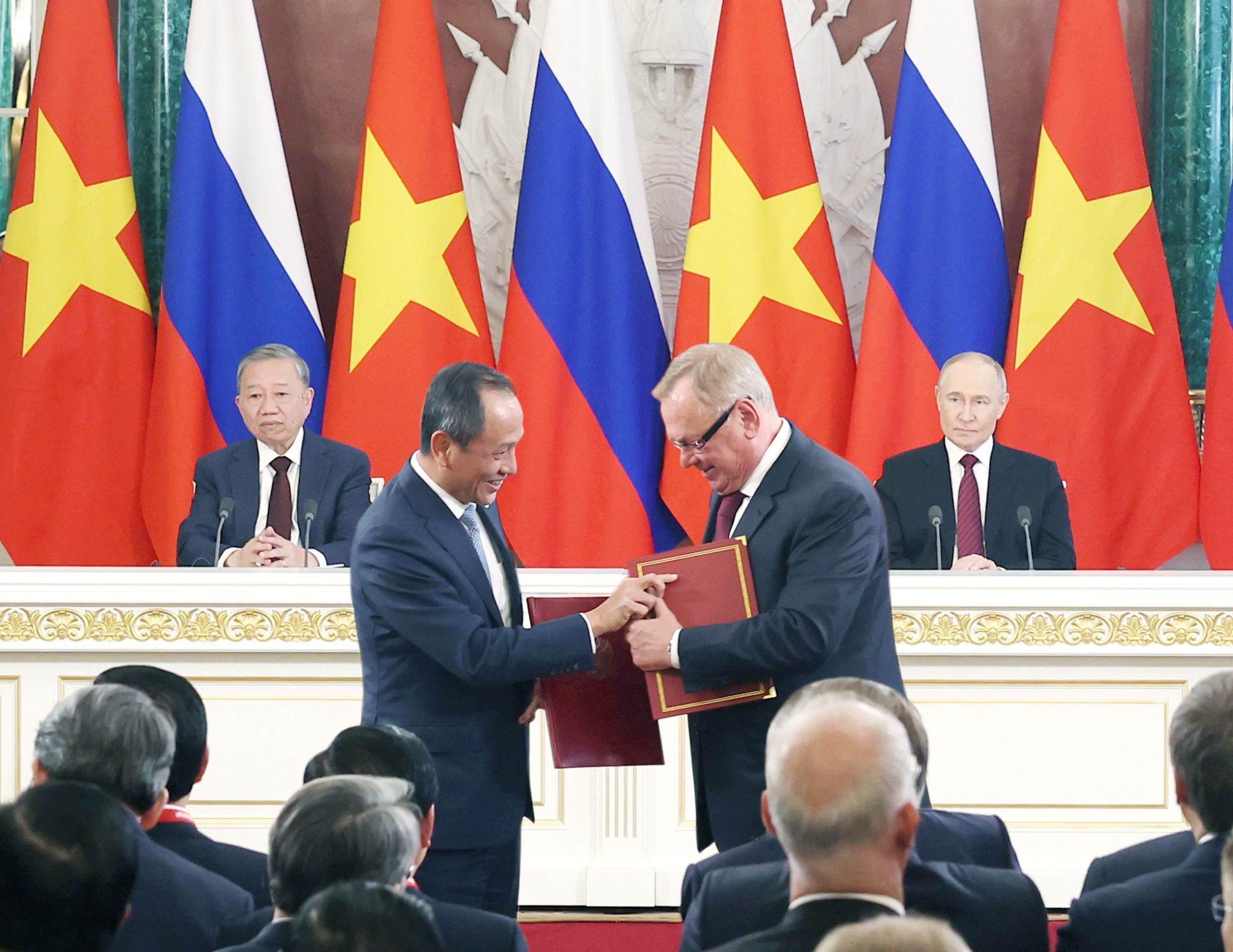 Vietnam Airlines và Ngân hàng Ngoại thương Nga ký kết hợp tác tại Điện Kremlin – Spirit Vietnam ...